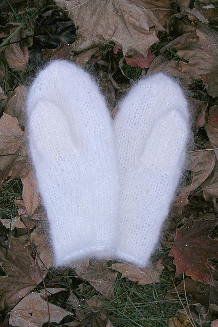 Ravelry: Easy Mittens pattern by Nashua Handknits