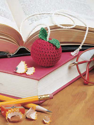 Ravelry: Apple Bookmark pattern by Beth Mueller