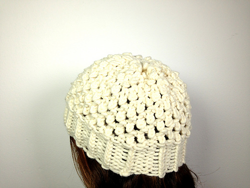 Ravelry: Loom knitted popcorn hat pattern by Mireia Marcet