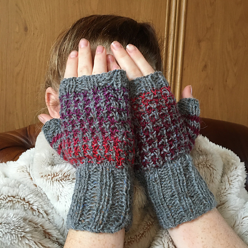 Ravelry: Knitty Bitty mitts pattern by Susan Ashcroft