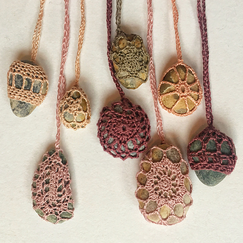 Ravelry: Crocheting around objects pattern by Mirjam Gielen