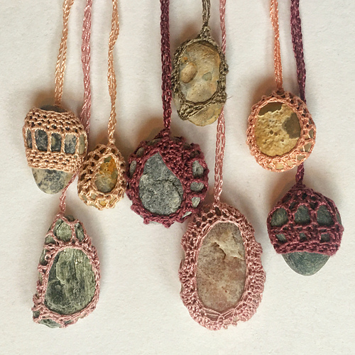 Ravelry: Crocheting around objects pattern by Mirjam Gielen