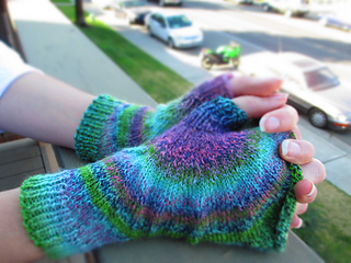 Ravelry: stitch-please's Circle Mitts