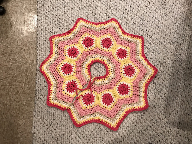 Ravelry: missania's Granny Ripple Tree Skirt