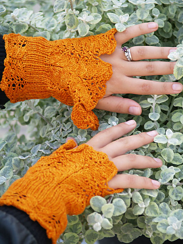 Ravelry: Frilly Cuffs pattern by Kendra Nitta