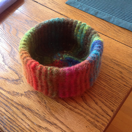 Ravelry: Felted Bowls pattern by Jacqueline van Dillen
