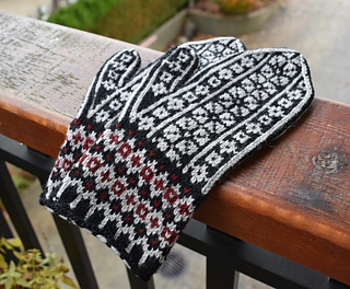 Ravelry: mlfrench's Holly Jean Mittens