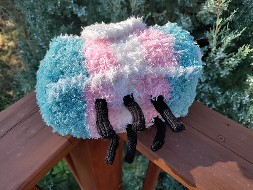 Ravelry: Minecraft Trans Bees pattern by Rowan Mngwa