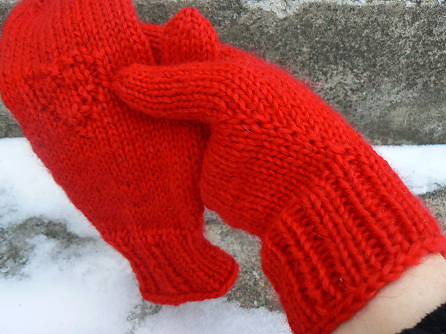 Ravelry: modena's MITTENS RED HEART