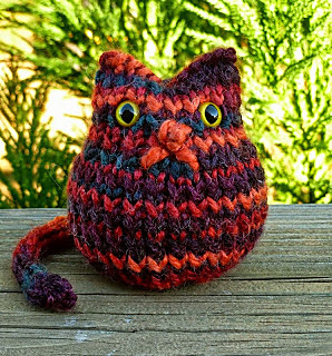 Ravelry: Ms. Kitty for the Loom pattern by Brenda Myers