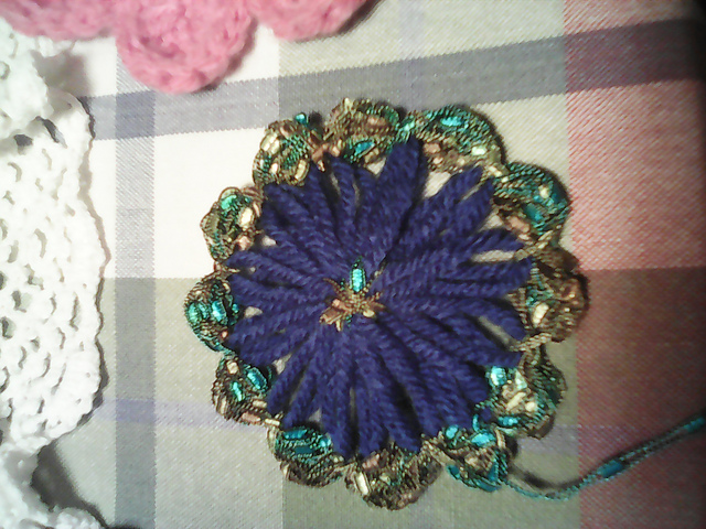 Ravelry: Popcorn Flowers for Flower Looms pattern by Sarah Bradberry