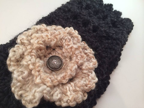 Ravelry: Country Cottage Ear Warmer pattern by Sarah Moss