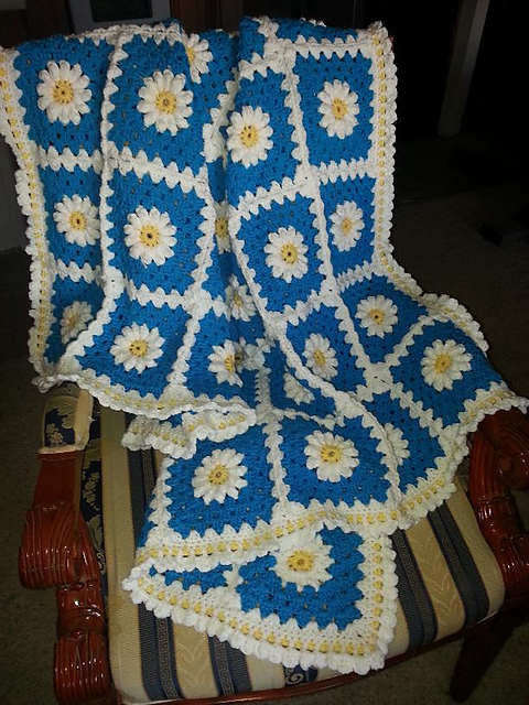 Ravelry: momof2teenz's Hawaiian Daisy Afghan