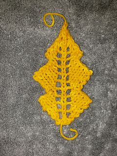 Ravelry: Holly Leaf Scarf Grande pattern by Dianna Repp