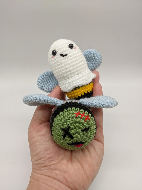Ravelry: Boo-bee & Zom-bee pattern by Pam Wong