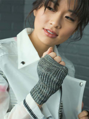 Ravelry: Bay Mitts pattern by Mone Dräger