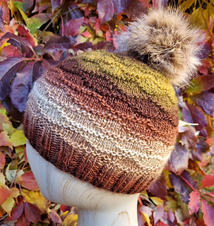 Ravelry: Autumn Foliage Hat pattern by Mone Dräger