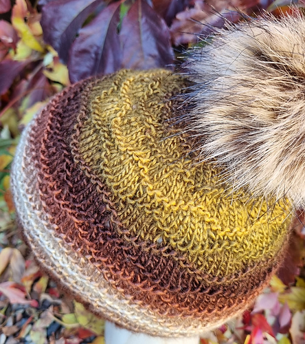 Ravelry: Autumn Foliage Hat pattern by Mone Dräger