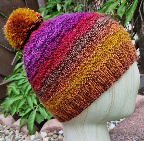 Ravelry: Autumn Foliage Hat pattern by Mone Dräger