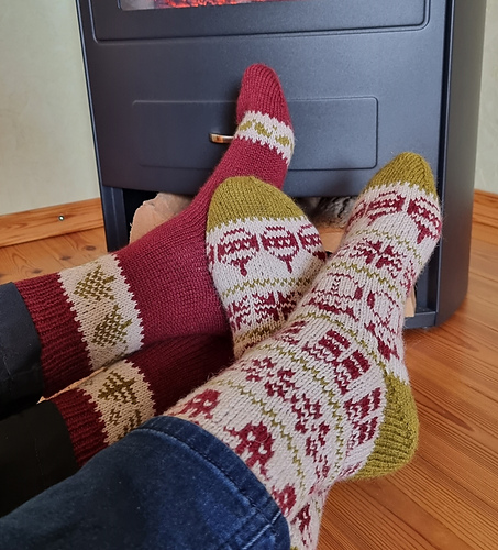 Ravelry: Scandi X-mas Socks pattern by Mone Dräger