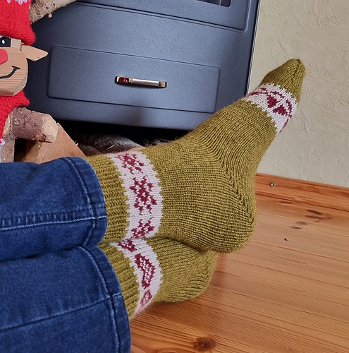 Ravelry: Scandi X-mas Socks pattern by Mone Dräger