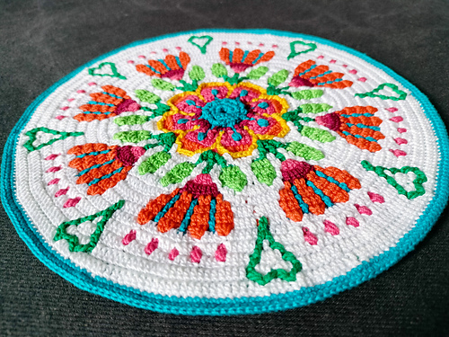 Ravelry: Olé Flower Pillow pattern by Yvonne van Zijl