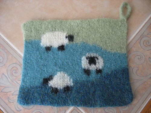 Ravelry: Grazing Sheep Bag pattern by Kathleen Taylor