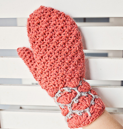 Ravelry: Honeycomb Mittens pattern by Mon Petit Violon
