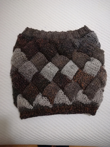 Ravelry: Entrelaçados Cowl pattern by Lulexa - Monica Cabral