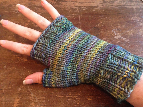 Ravelry: Gloves pattern by Kitty Adventures