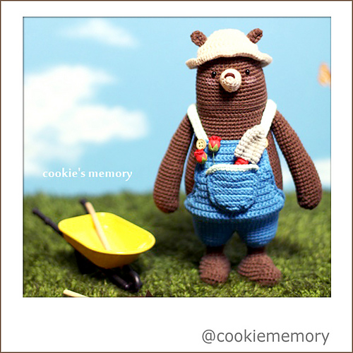 Ravelry: Bard Bear pattern by MoRAmadePattern