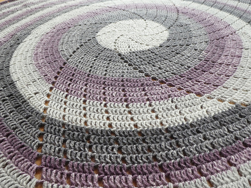 Ravelry: Spin Me Around pattern by Catherine Bligh