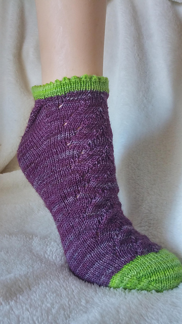 Ravelry: Blackberry Pie Socks pattern by Moshi Spins