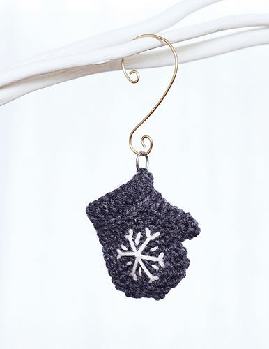 Ravelry: Mitten Mouse pattern by Megan Kreiner