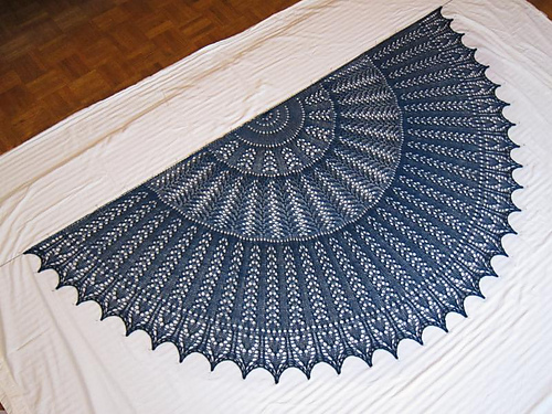 Ravelry: EZ 100th Anniversary Gull Wings Half-Circle pattern by Mwaa Knit