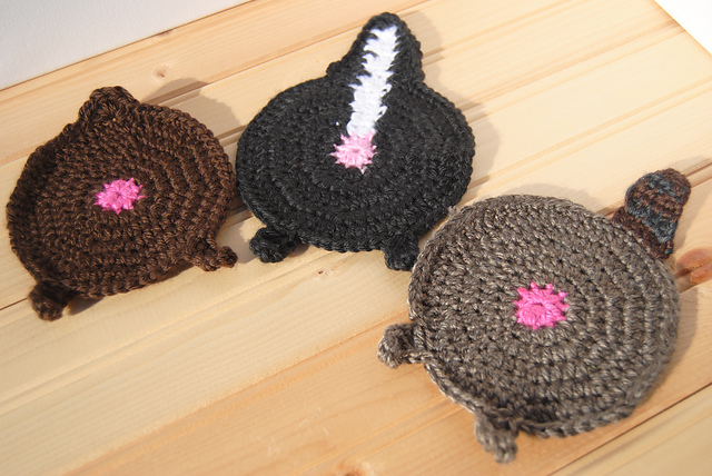 Ravelry: Bear Skunk Raccoon Mug Rug pattern by Lisa Vanilla