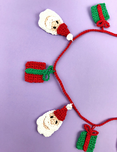 Ravelry: Santa Claus Garland pattern by Charlotte Perution