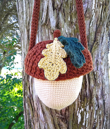 Ravelry: Acorn Bag and Oak Leaf pattern by Meg Nelson