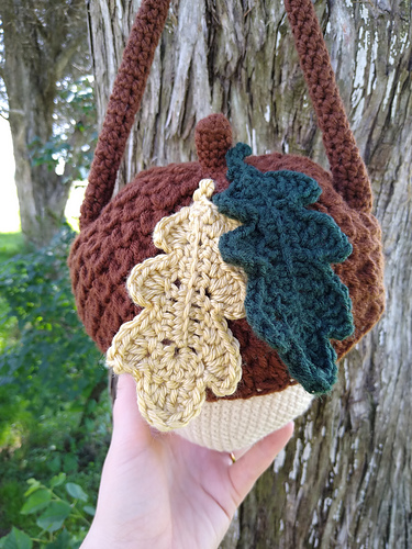 Ravelry: Acorn Bag and Oak Leaf pattern by Meg Nelson