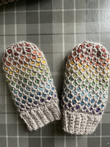 Ravelry: Rainbow Mittens pattern by Roeska Blankevoort