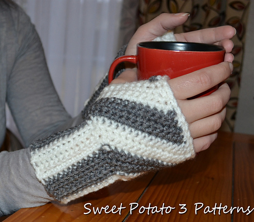 Ravelry: Diagonal Stripes Fingerless Gloves pattern by Sweet Potato 3