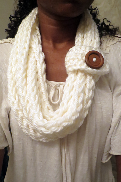 Ravelry: Shansze's Infinity Button Scarf