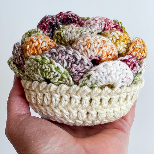 Ravelry: Blooming Flower Basket Coaster Set pattern by Tonya Bush