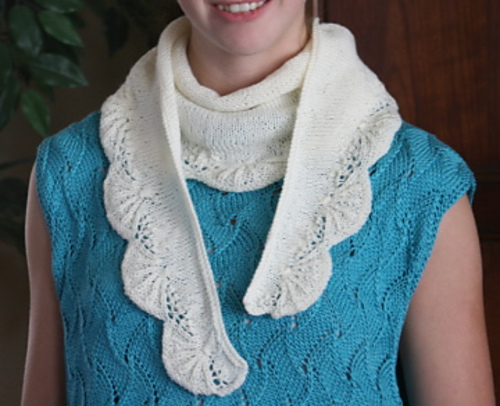 Ravelry: Gwen's Shoulder Scarf pattern by Nancy Totten
