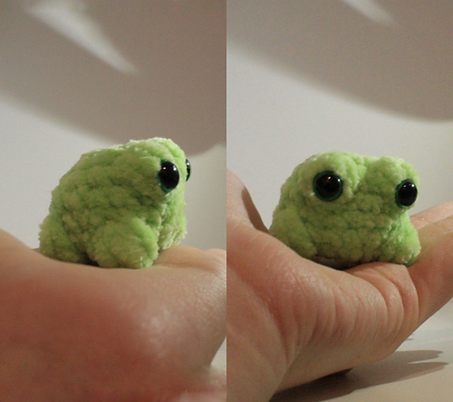 Ravelry: Small Pocket Frog pattern by naomi crochet