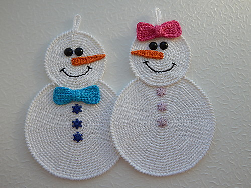 Ravelry: 038 Snowman Decor or Potholder pattern by LittleOwlsHut