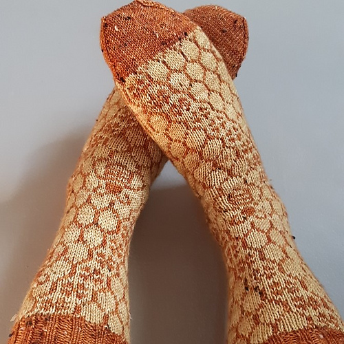 Ravelry: Bee Whisperer pattern by Natalie Sheldon