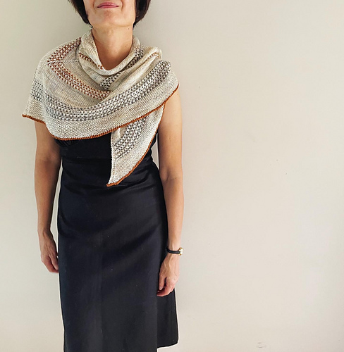 Ravelry: MiniShawlClub #3 - Magic Dots pattern by Hinterm Stein