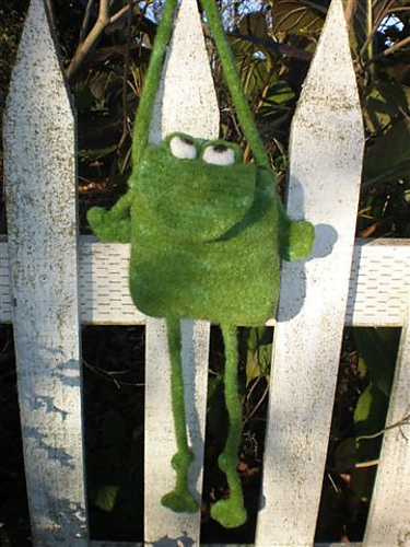 Ravelry: Little Frog Bag pattern by Sharon Braden
