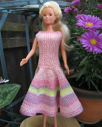 Ravelry: #0323 Rose glitter dress pattern by stickatillbarbie.se